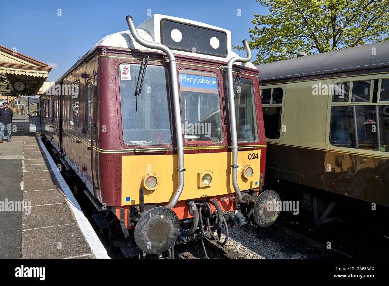 Vintage 1950s Diesel train at Toddington GWR preserved train station ...