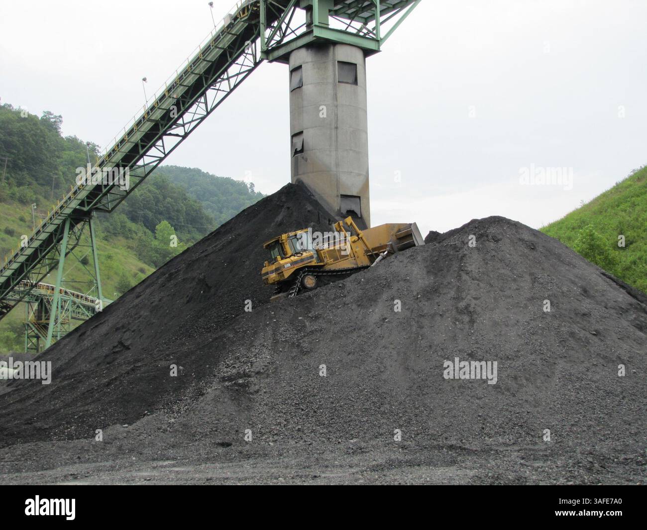 July 31, 2012 - Knott County, KY, USA - A bulldozer operator worked ...