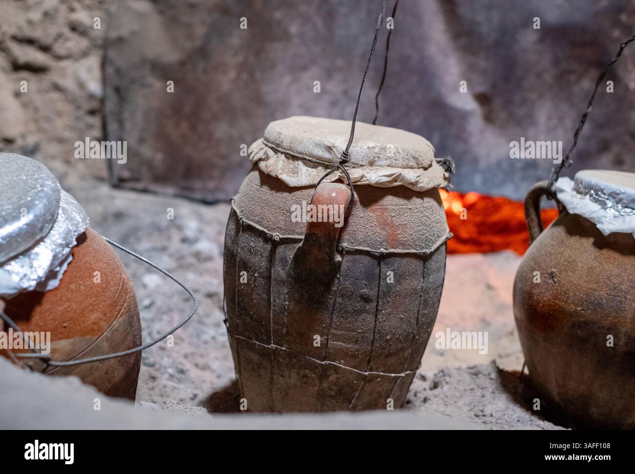 Cooking vessels hi-res stock photography and images - Alamy