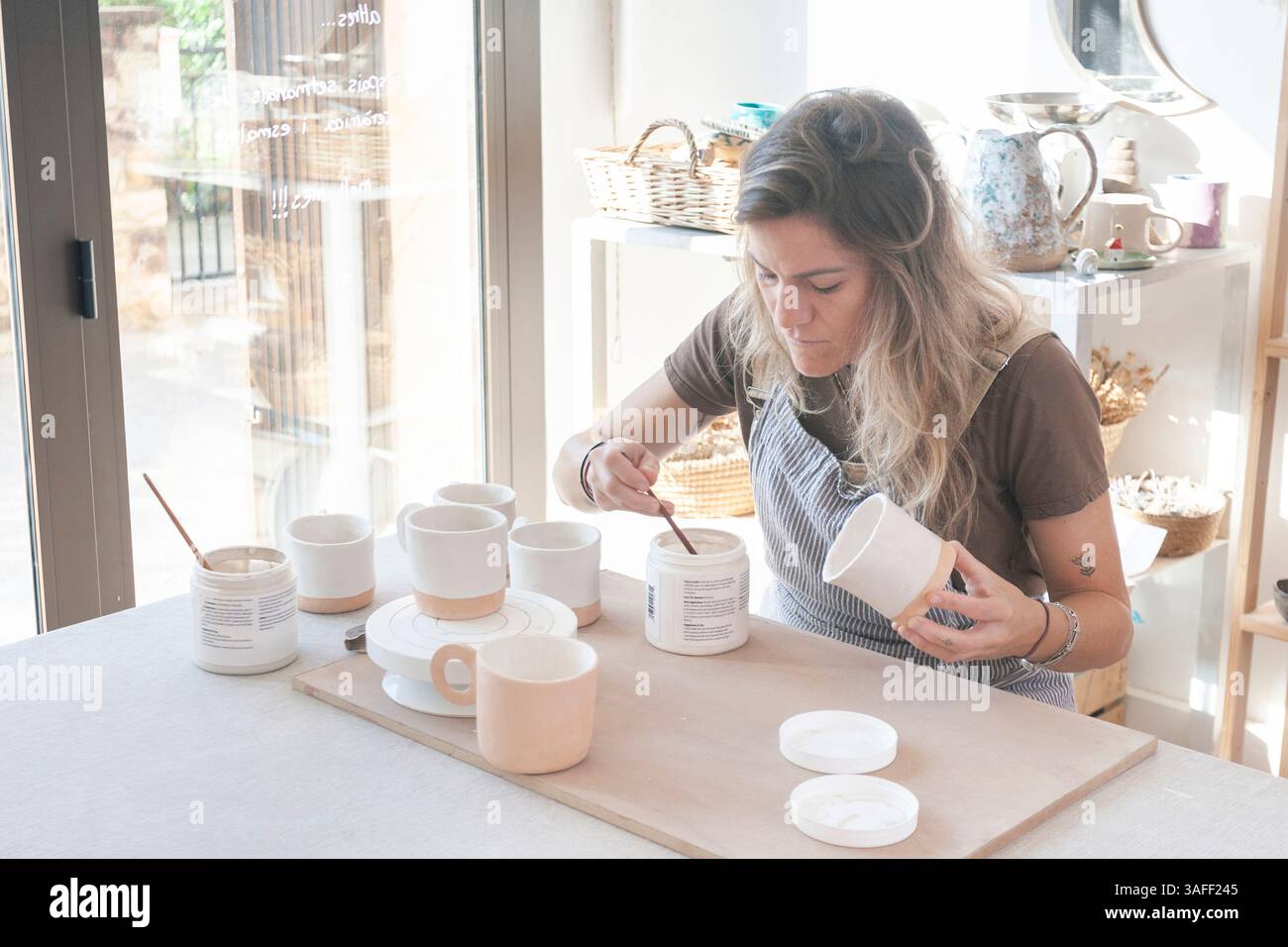 Ceramicist workspace hi-res stock photography and images - Alamy