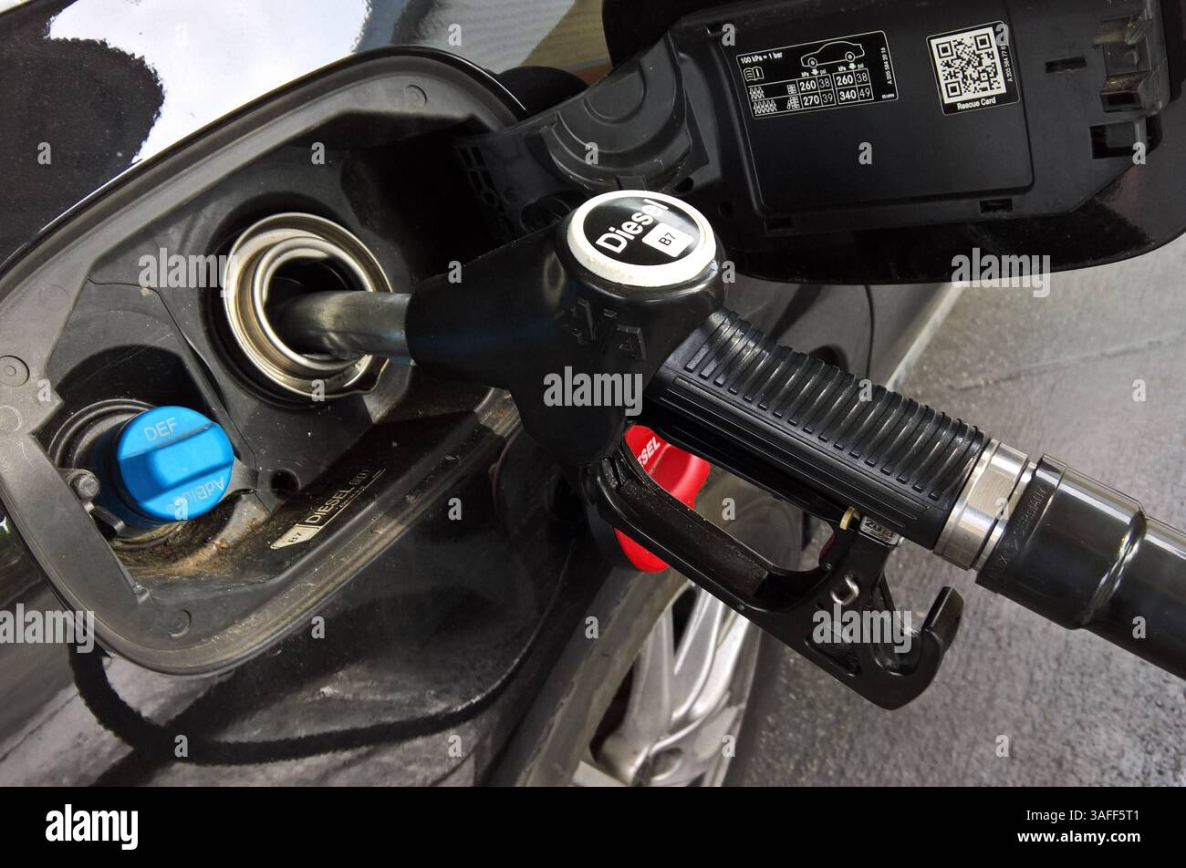 Tanken, freie SB Tankstelle, Diesel Zapfsäule, B7 Zapfhahn, AdBlue ...