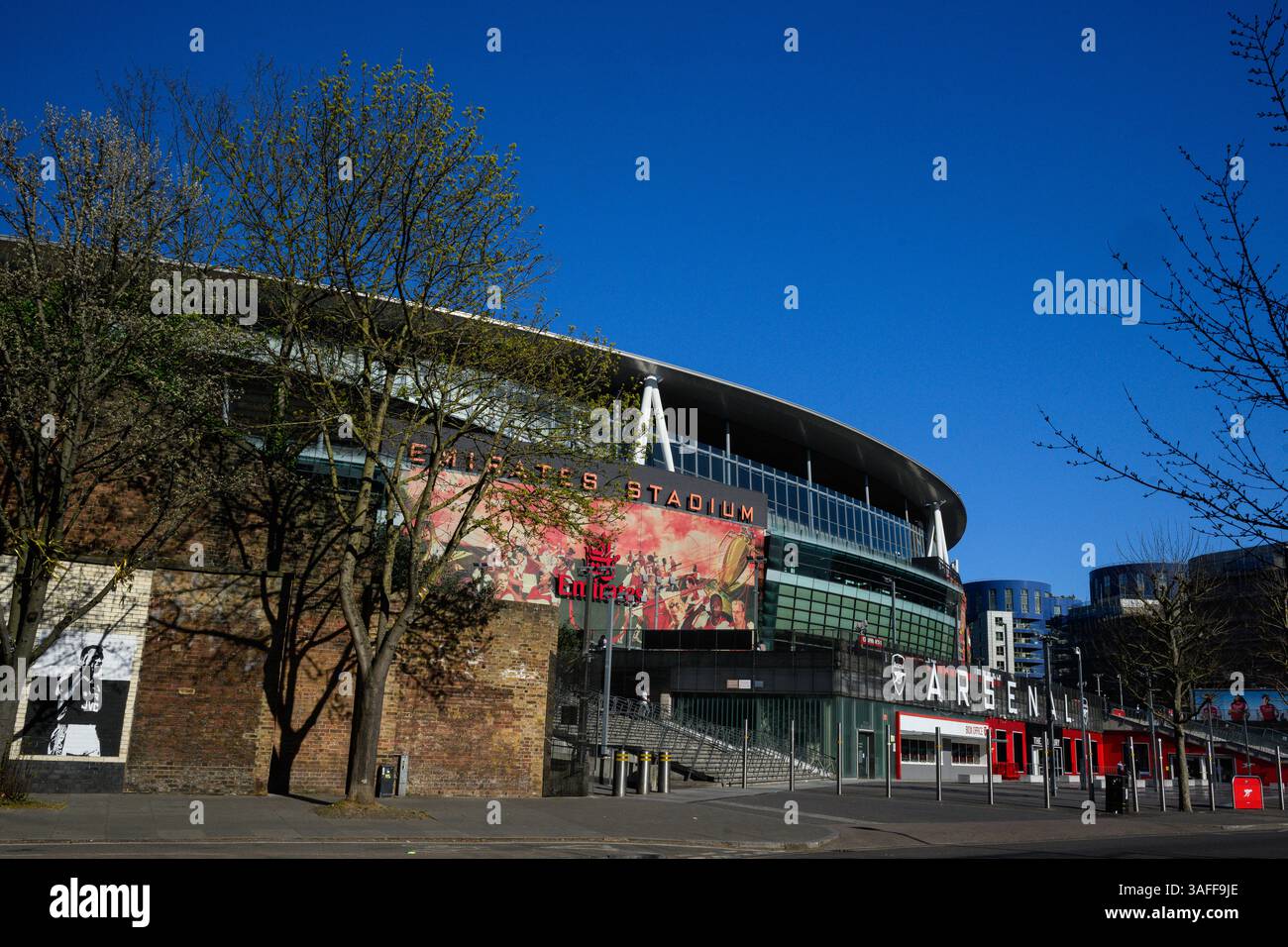 London, UK. 7th Apr, 2025. A general view of the outside of Emirates ...