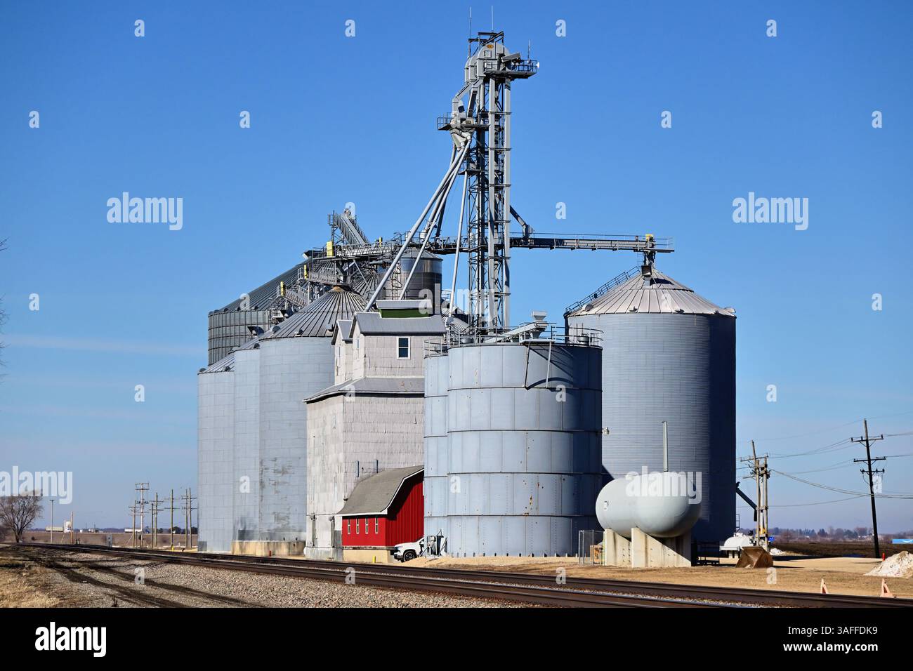 Meriden, Illinois, USA. A farmer's cooperative with a series of grain ...