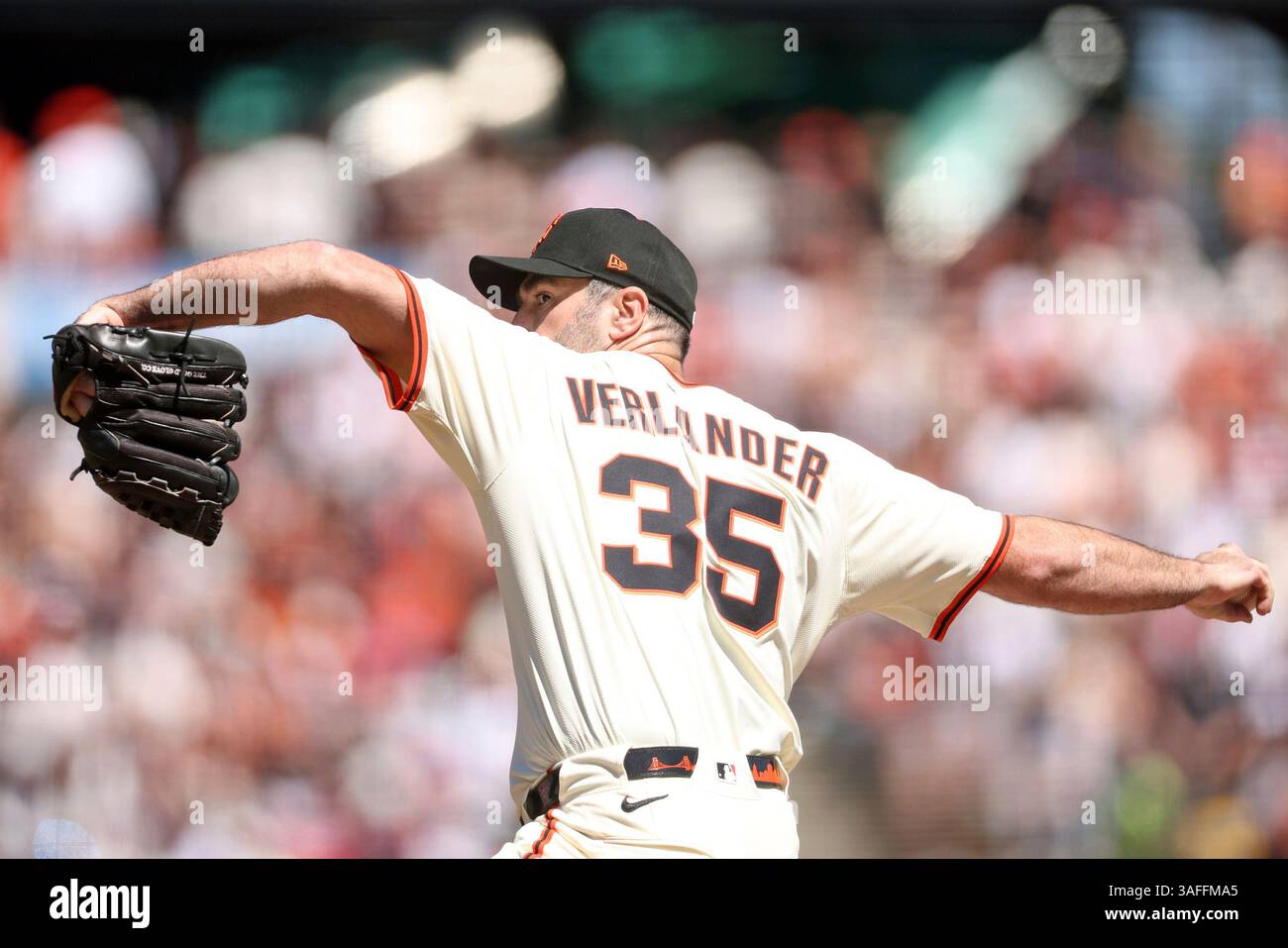 San Francisco Giants starting pitcher Justin Verlander delivers in the ...