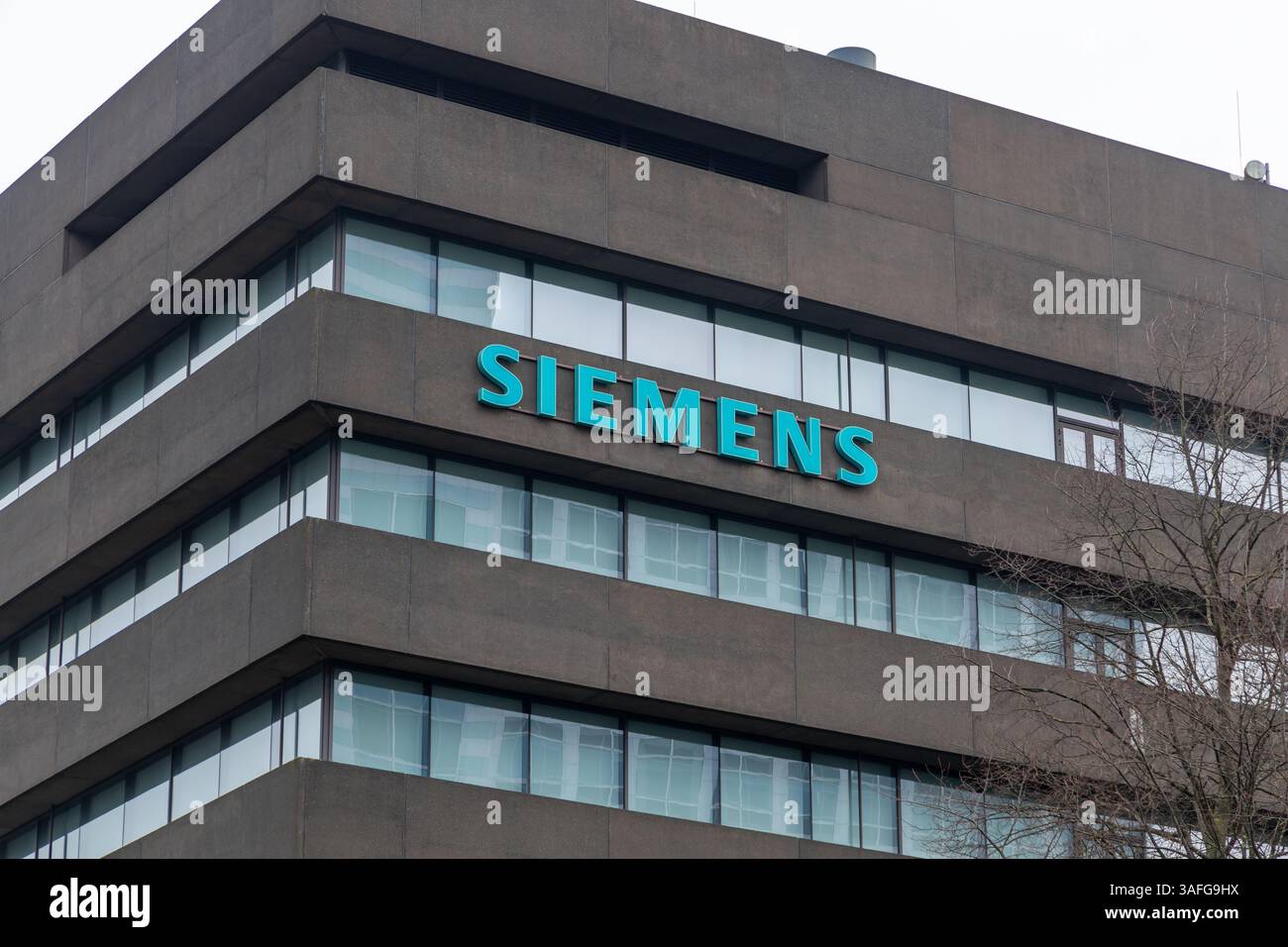 The Hague, the Netherlands. 15 February 2025. Turquoise Siemens logo on ...