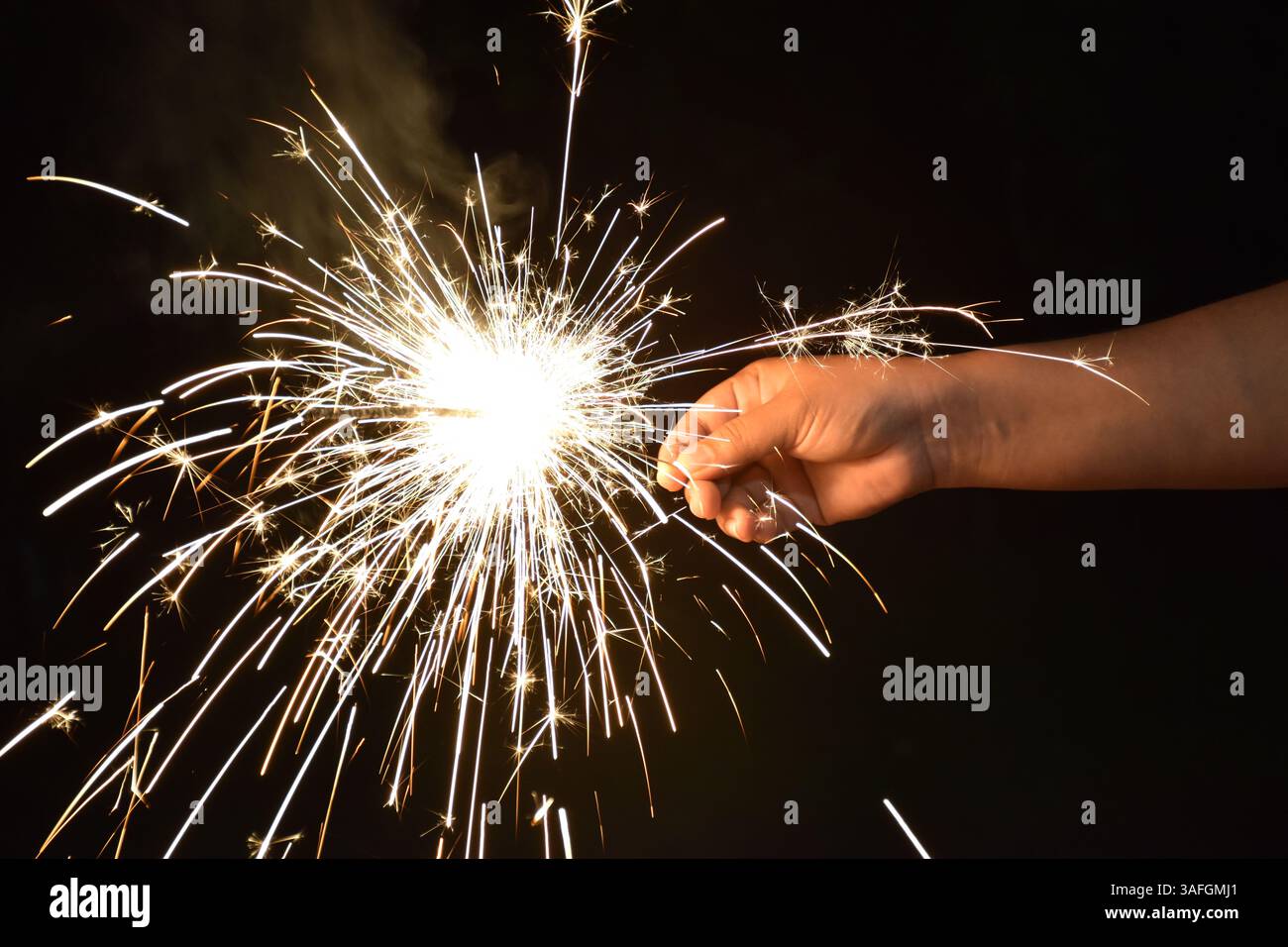 Sparklers new year kids hi-res stock photography and images - Alamy