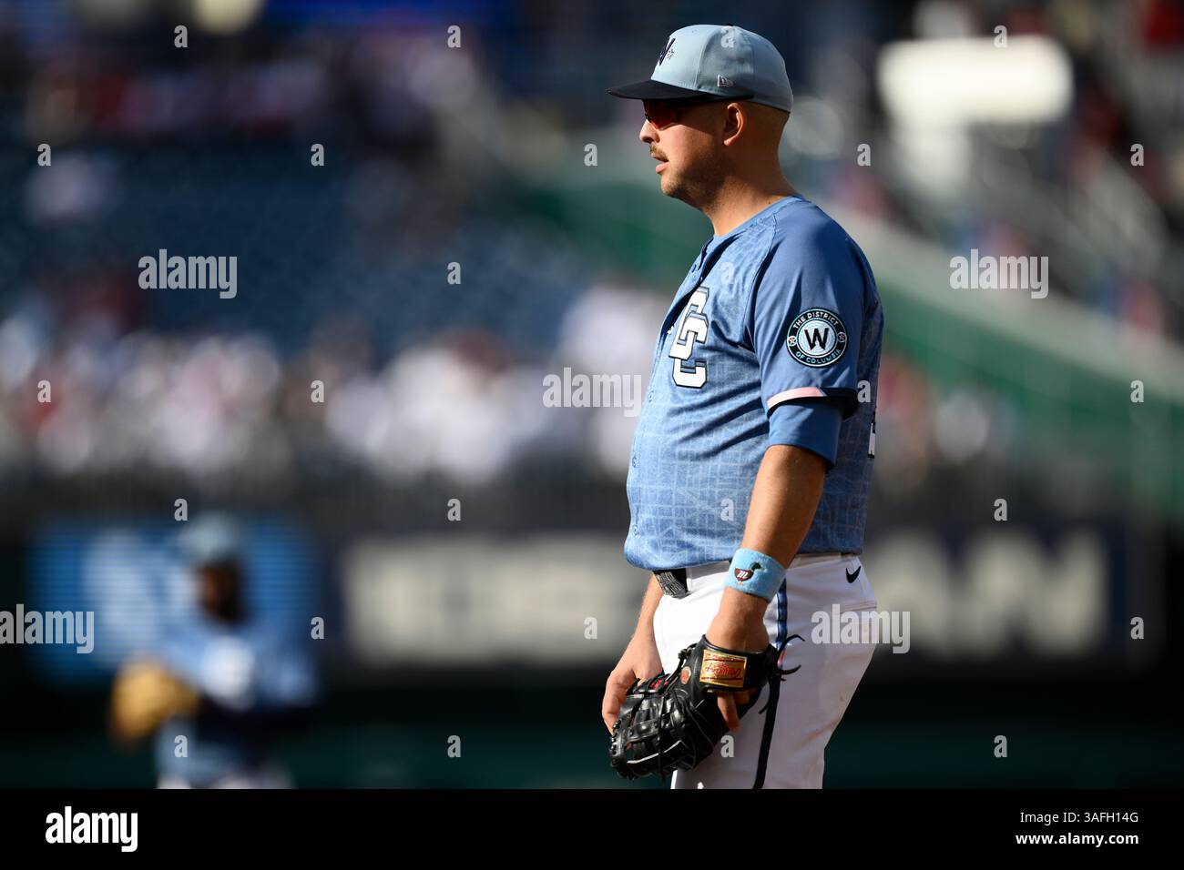 Washington Nationals first baseman Nathaniel Lowe (33) in action during ...