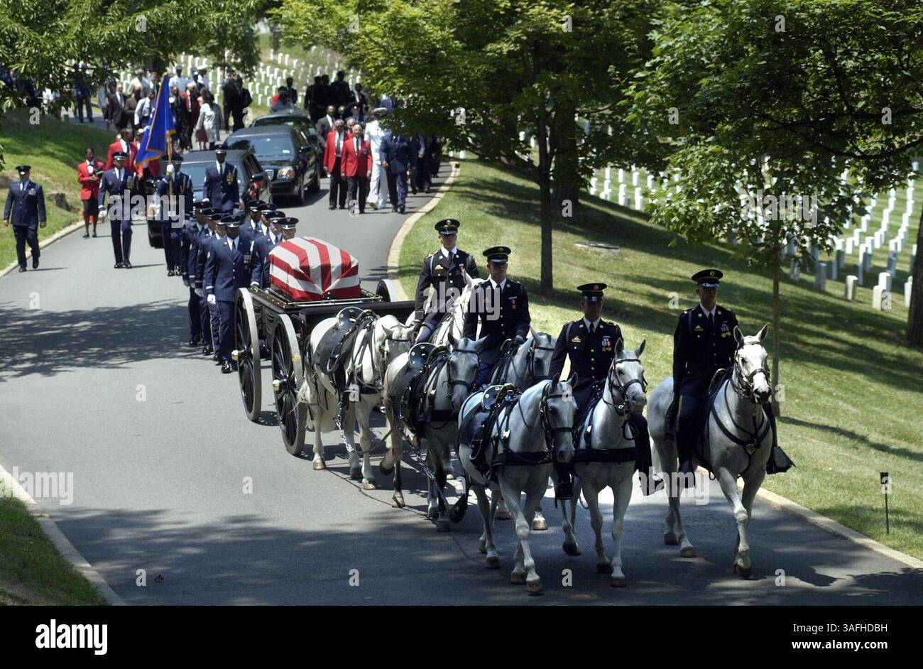 Caisson carrying coffin general hi-res stock photography and images - Alamy