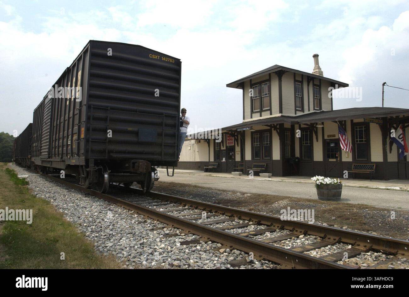 The Gettysburg railroad goes through the heart of Gettysburg. The ...