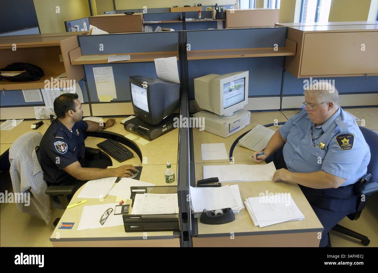 Canada us border 2002 hi-res stock photography and images - Alamy