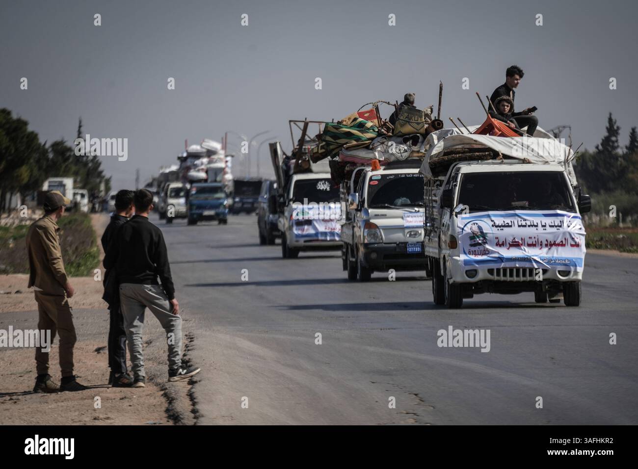 Idlib, Syria. 07th Apr, 2025. Displaced Syrian families form a return ...