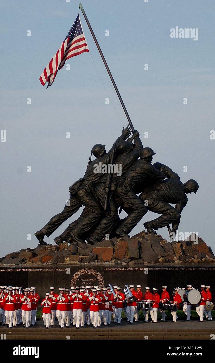 The Marine Corps marching band makes a grand entrance during a United ...