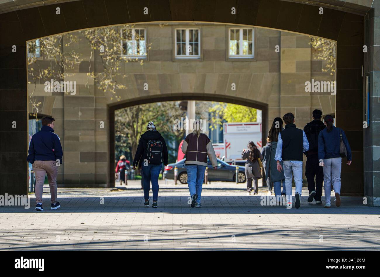 Mainz, Germany. 07th Apr, 2025. Young people walk through the striking ...