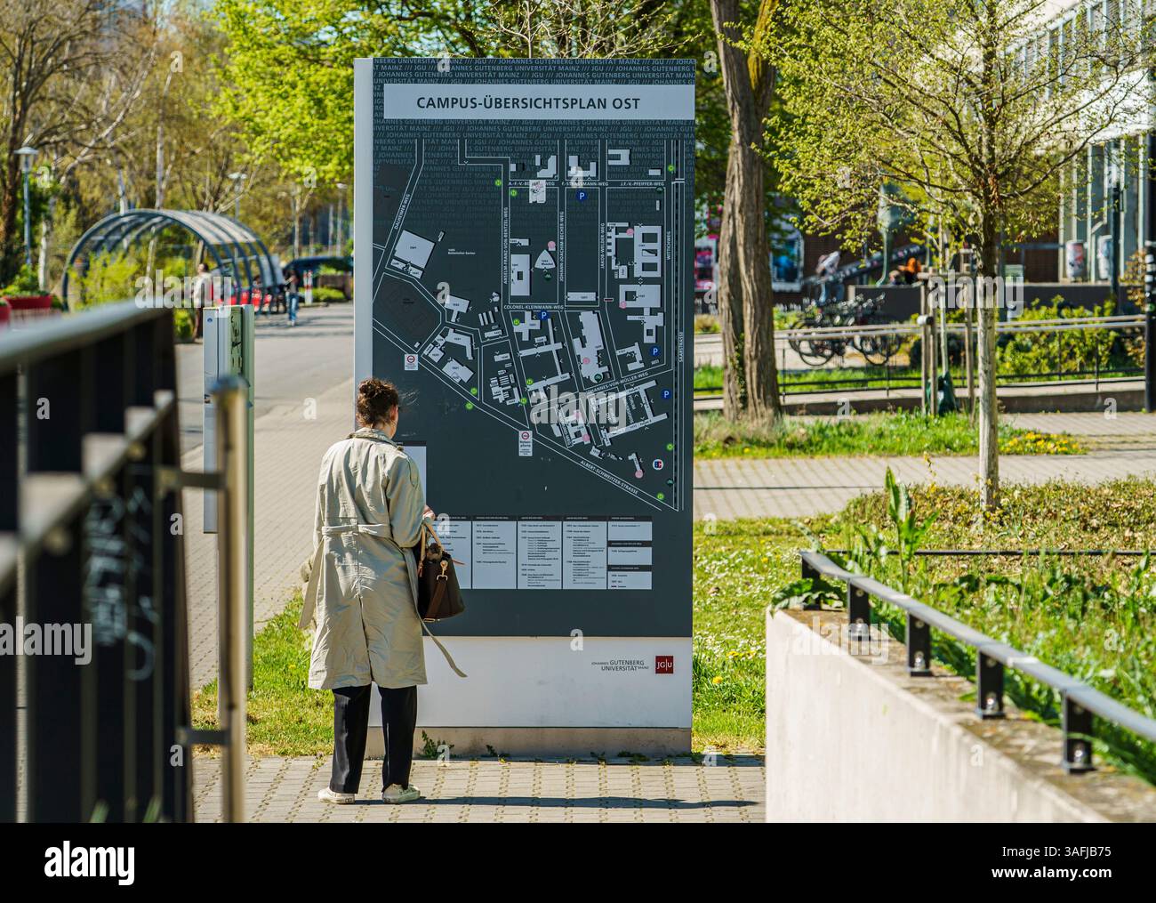 Mainz, Germany. 07th Apr, 2025. A woman stands in front of a map on the ...