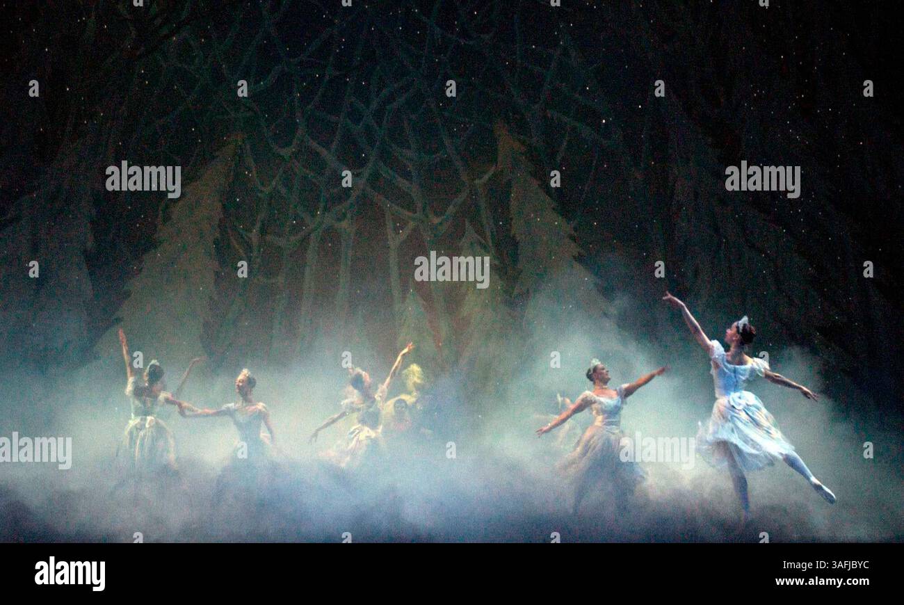 Dress rehearsal of the Nutcracker performed by the Joffrey Ballet at ...