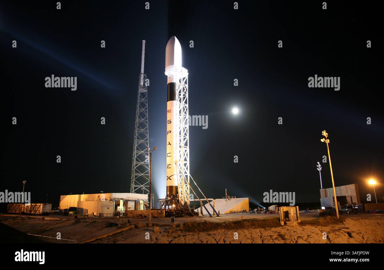 Jan. 10, 2009 - Cape Canaveral, Florida, U.S. - Moonrise behind the ...