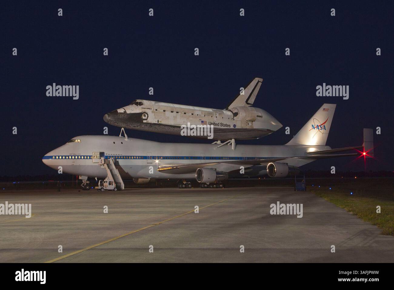 April 17, 2012 - Cape Canaveral, Florida, U.S. - The Shuttle Carrier ...