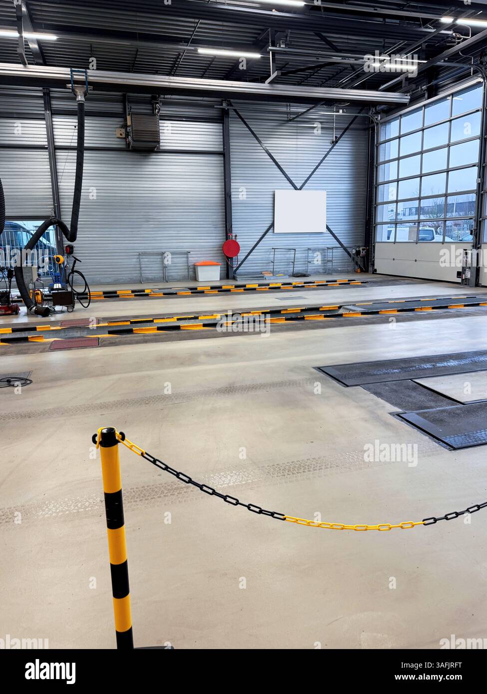 Vehicle inspection station. View of empty garage Stock Photo - Alamy