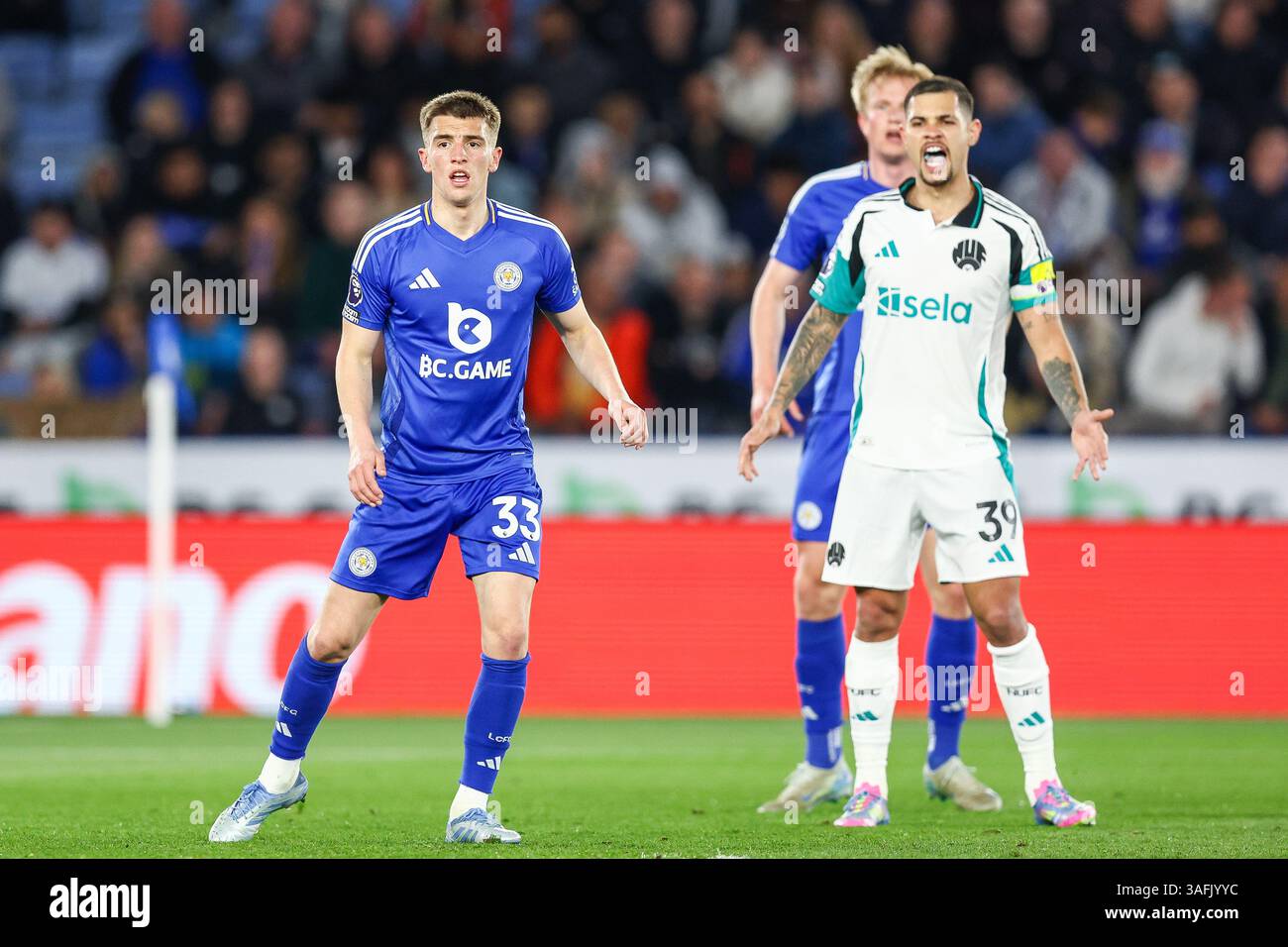 #33, Luke Thomas of Leicester City in defensive action during the ...