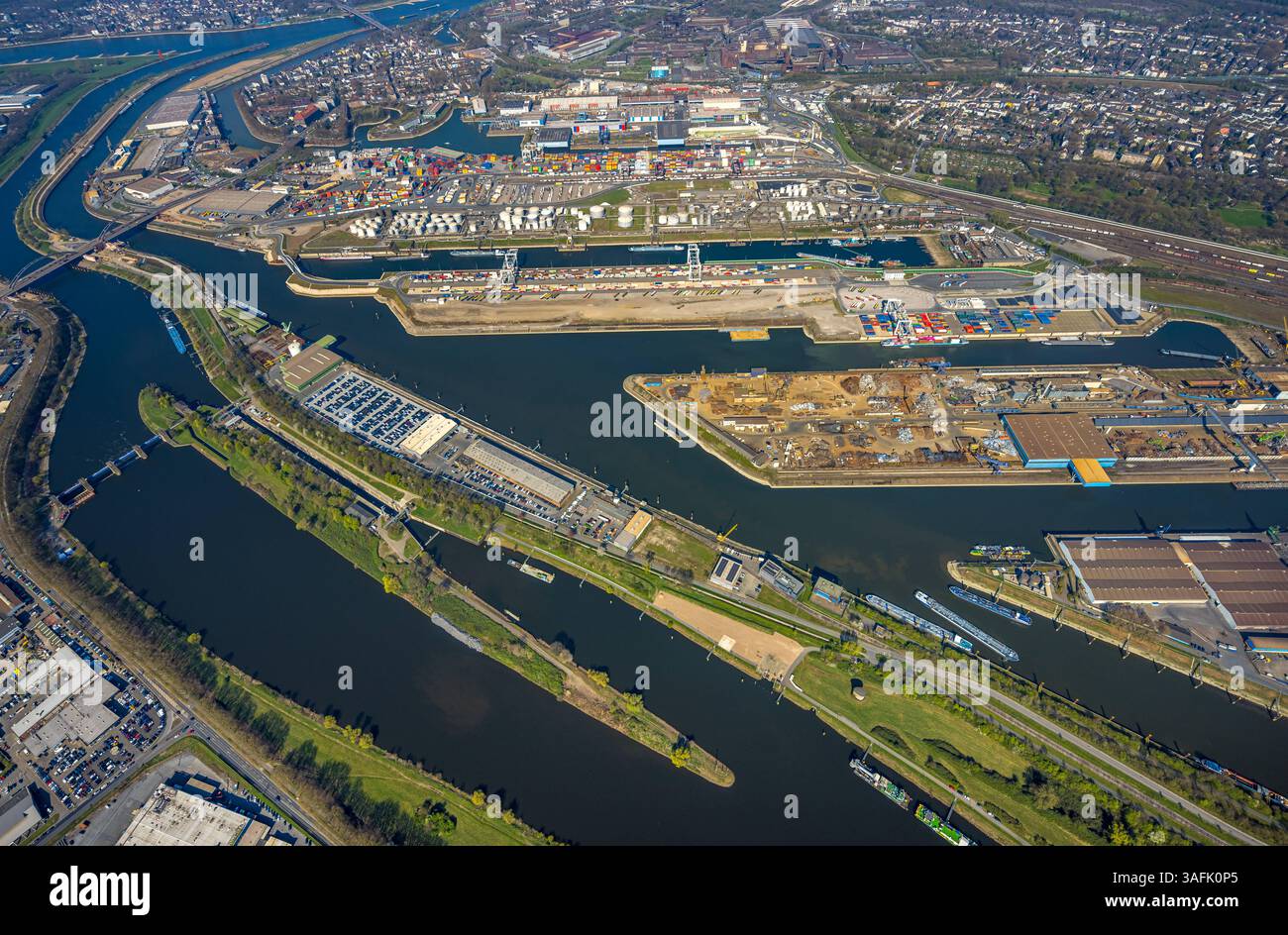 Luftbild, duisport Hafen Duisburg, Hafengebiet, Ölinsel, Kohleninsel ...