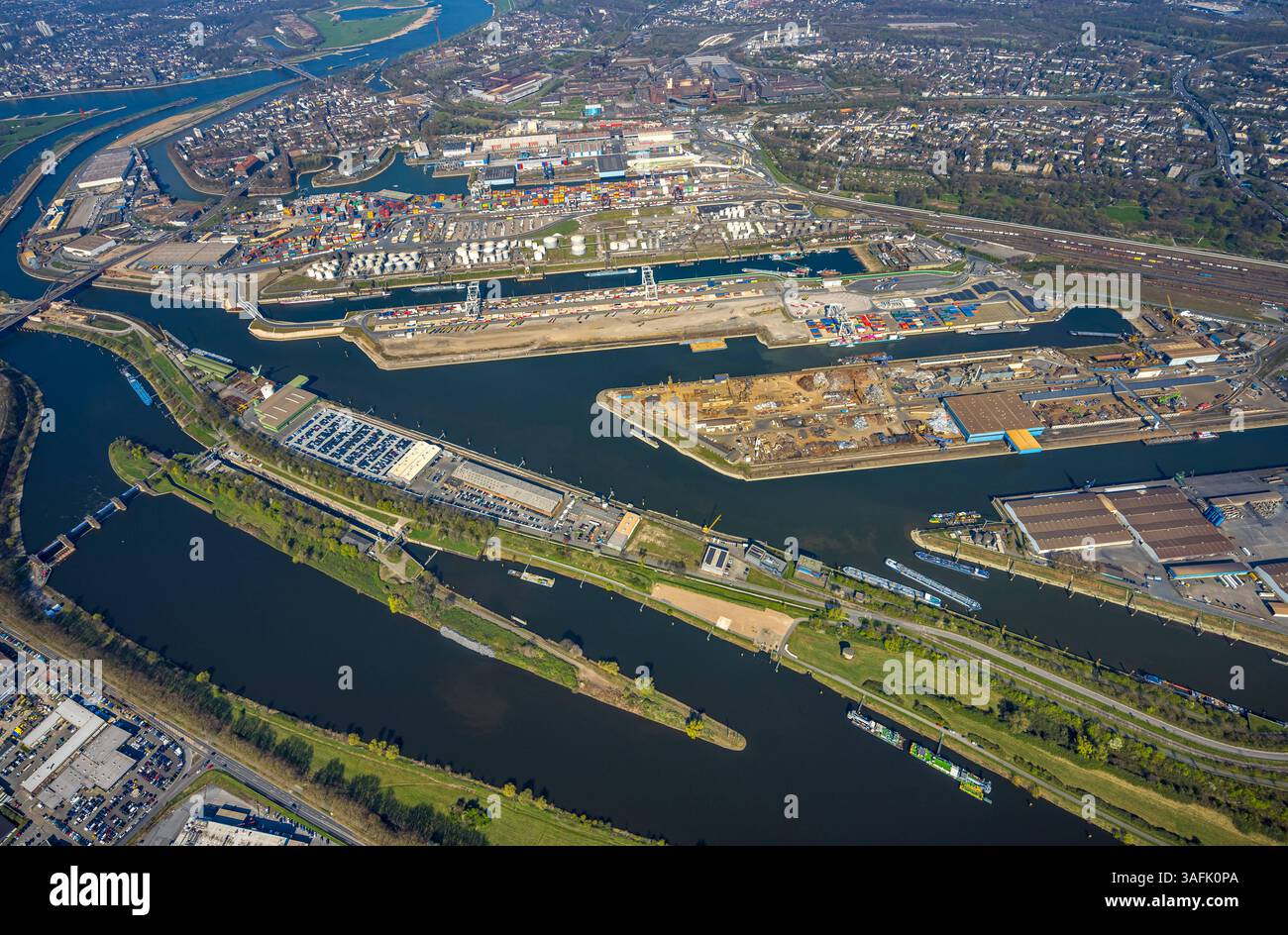 Luftbild, duisport Hafen Duisburg, Hafengebiet, Ölinsel, Kohleninsel ...