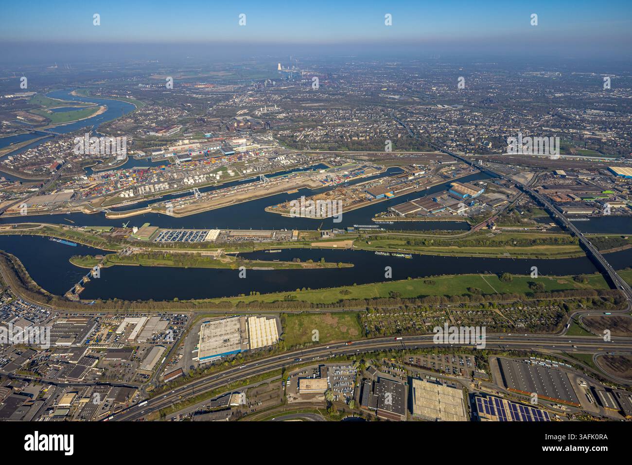 Luftbild, duisport Hafen Duisburg, Hafengebiet, Ölinsel, Kohleninsel ...