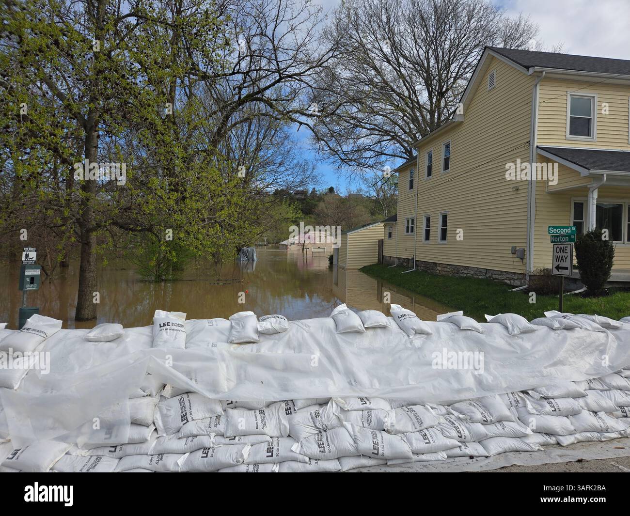 (250407) -- FRANKFORT (U.S.), April 7, 2025 (Xinhua) -- Photo taken on ...