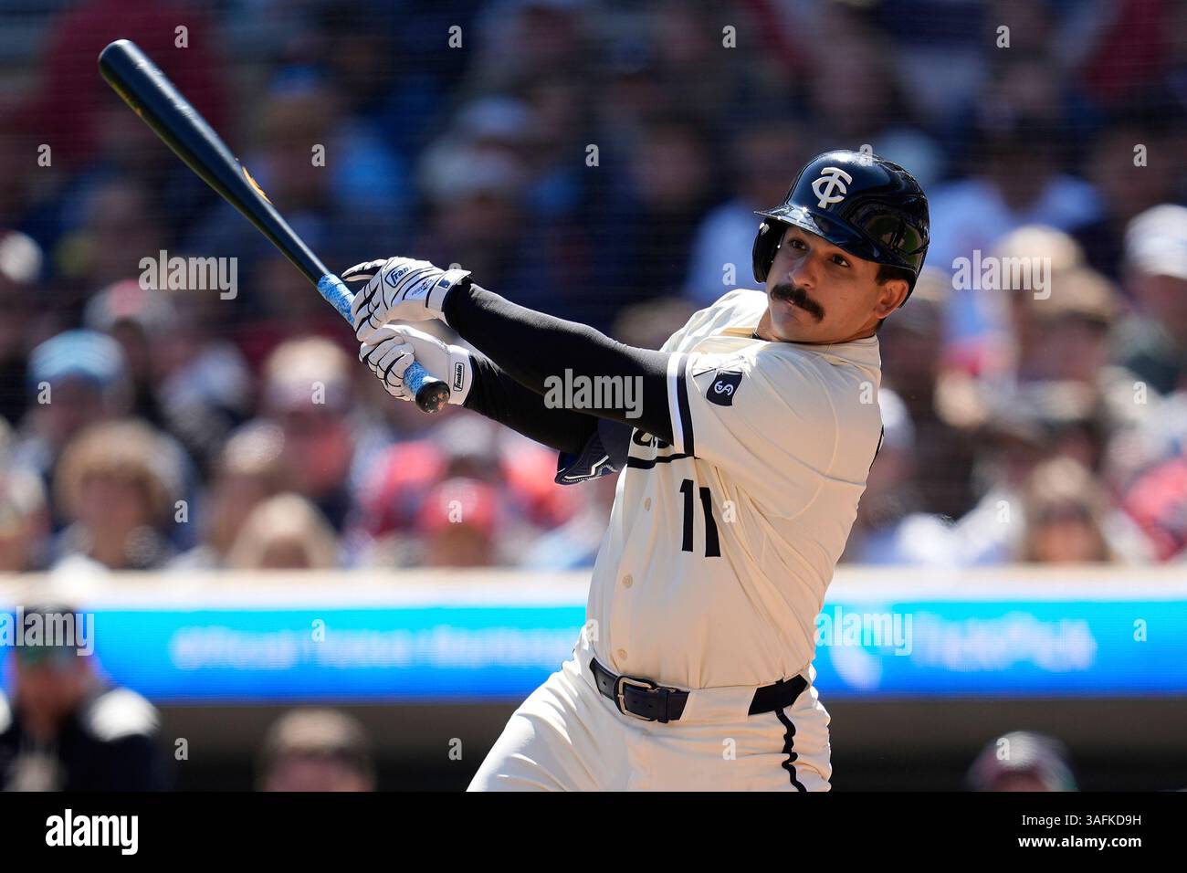 Minnesota Twins' Mickey Gasper (11) bats during the third inning of a ...