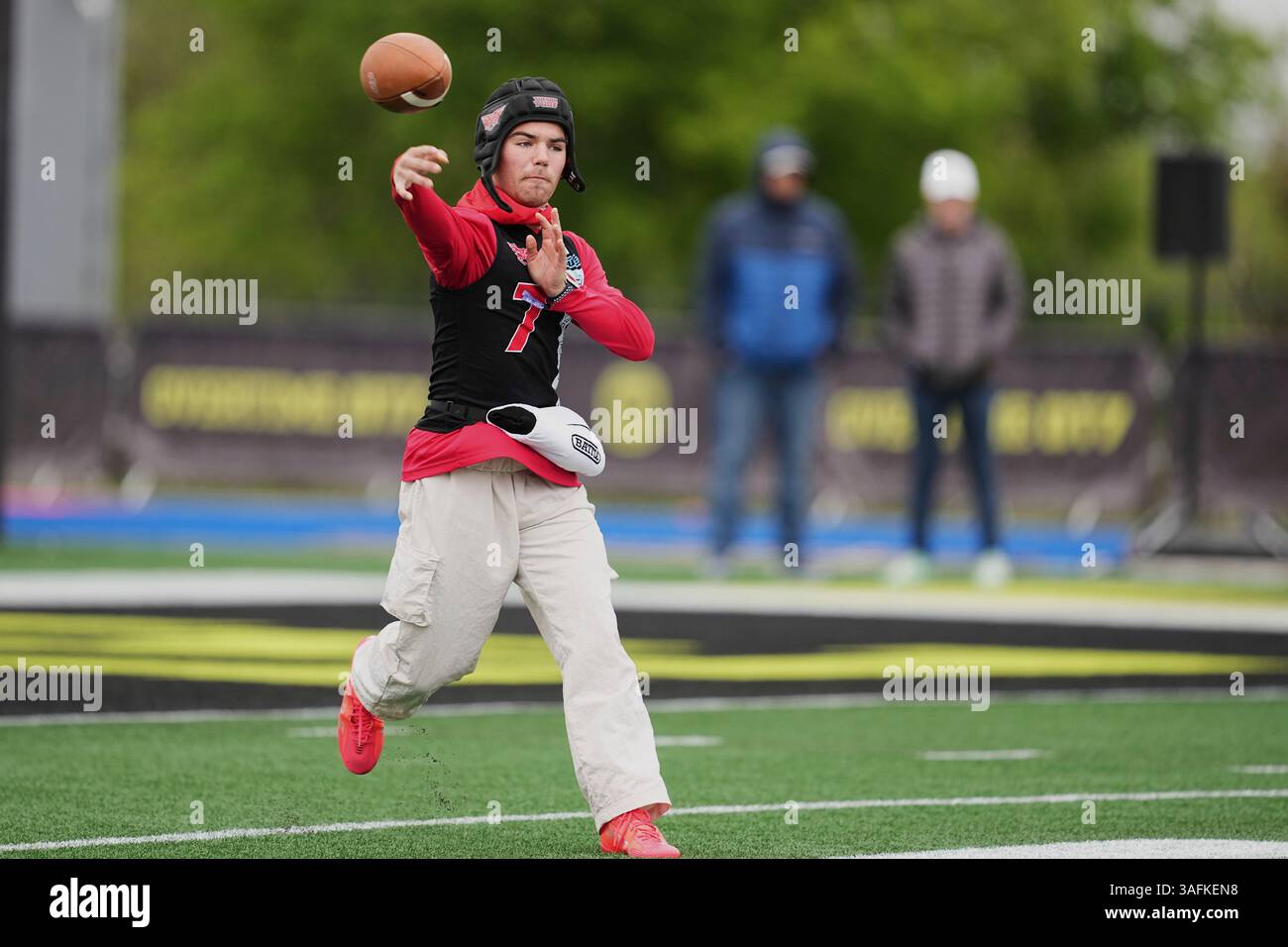 Tucson Turf quarterback Kainan Manna drops back to pass during an OT7 ...