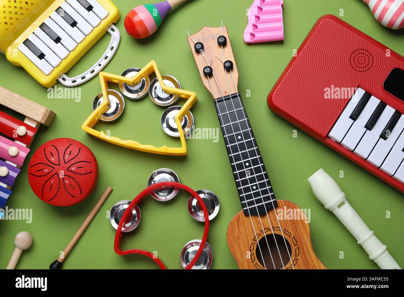 Different toy musical instruments on green background, flat lay Stock ...