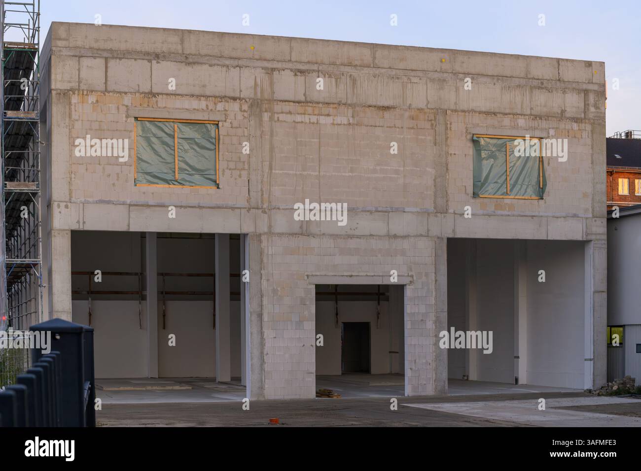 Shell house looks like hi-res stock photography and images - Alamy