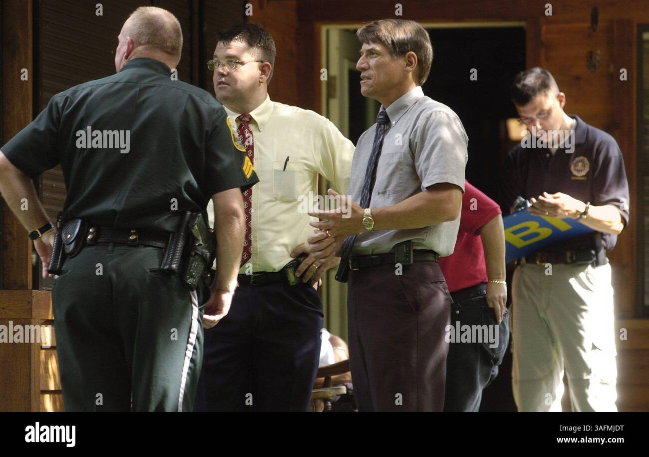 CAPTION: (06/22/2004--LECANTO): (From left) Sgt. Bill Kelley (cq ...