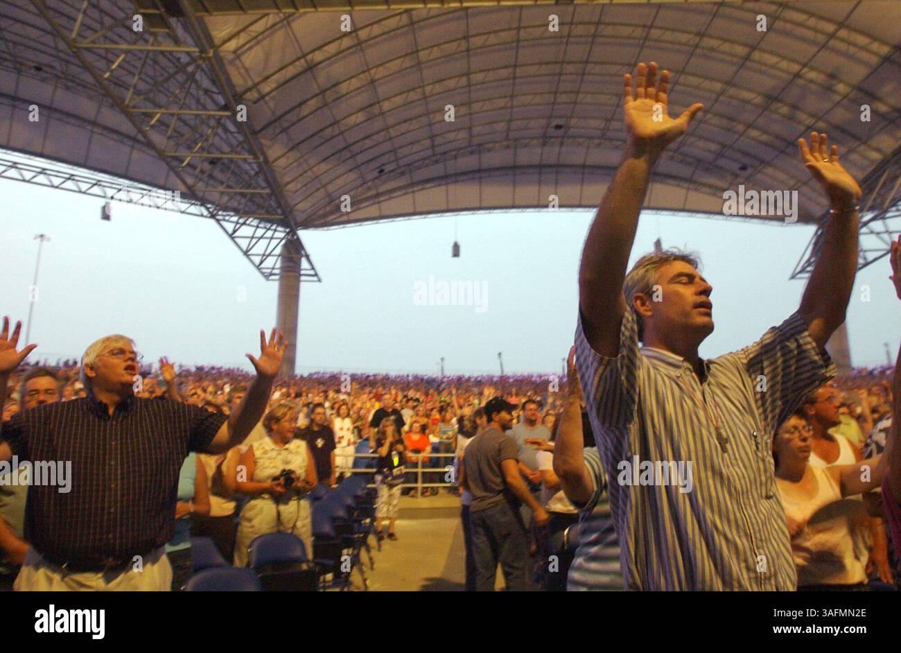 Summary) Picture package on the opening of the new Ford Amphitheater at ...