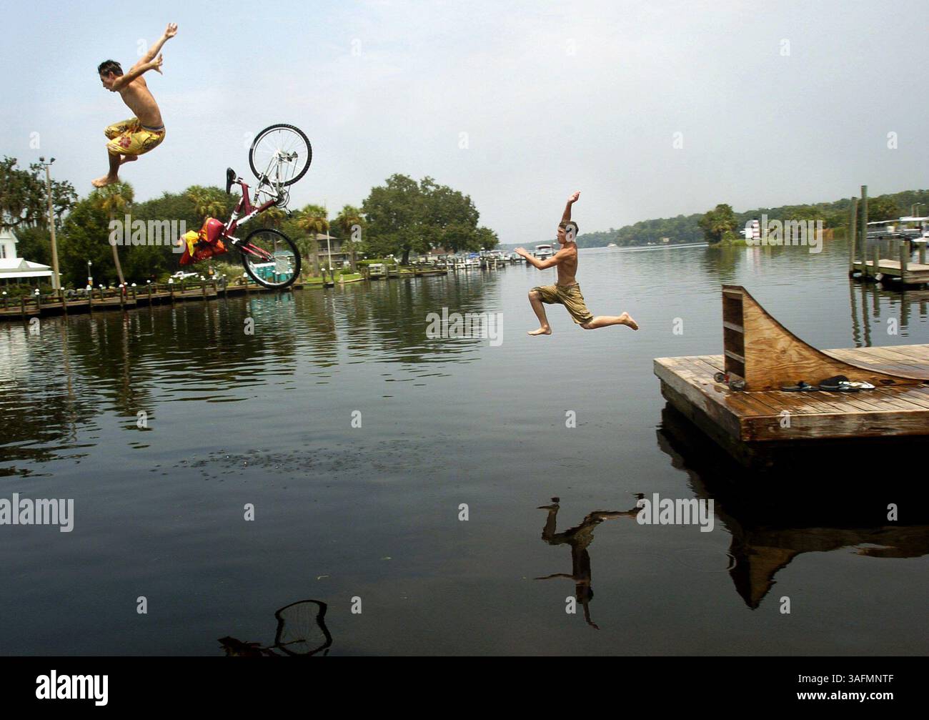 CAPTION: (08/06/2004ÑHOMOSASSA): 16-year-old Mike Messick (cq) sails ...