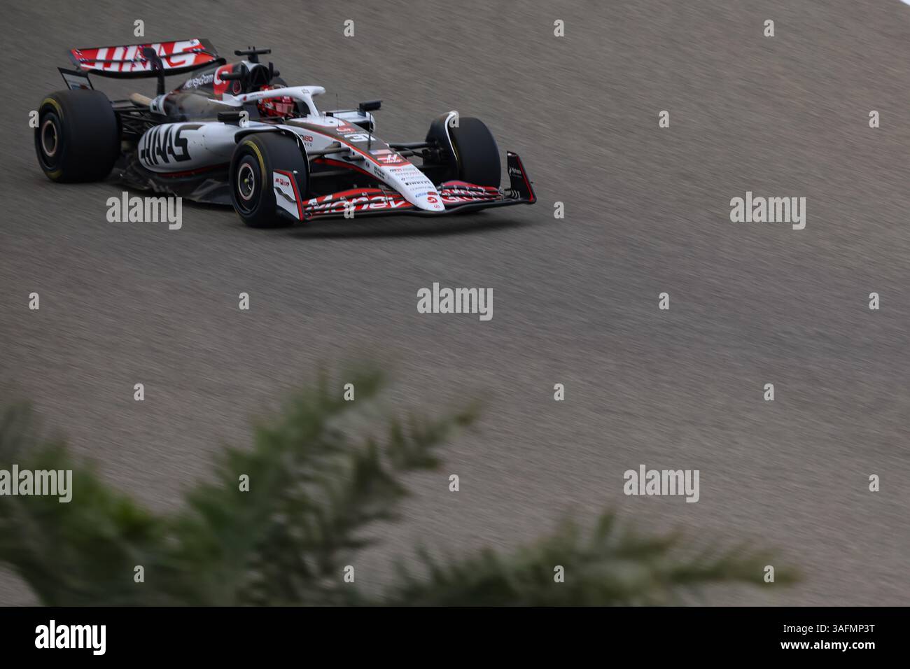#31 Esteban Ocon FRA) Moneygram Haas F1 USA) Haas VF-25/Ferrari, during ...