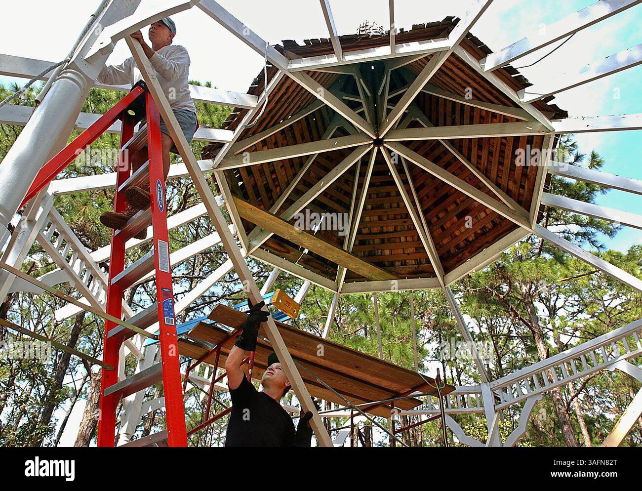 DELIVER TO NP DESK---2/02/2005--BANDSTAND REBUILD---1. Top-Worker Mark ...
