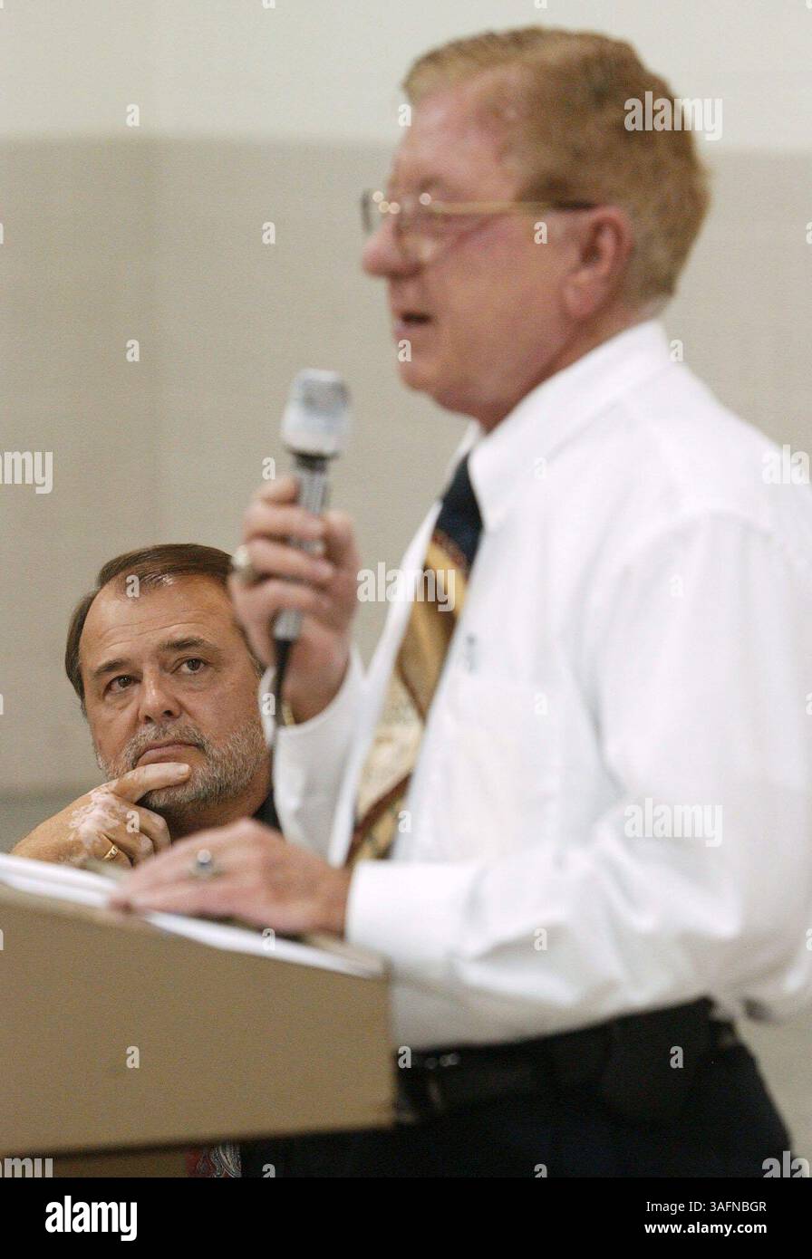 CAPTION: (09/14/2005, CRYSTAL RIVER) Crystal River Mayor Ron Kitchen ...