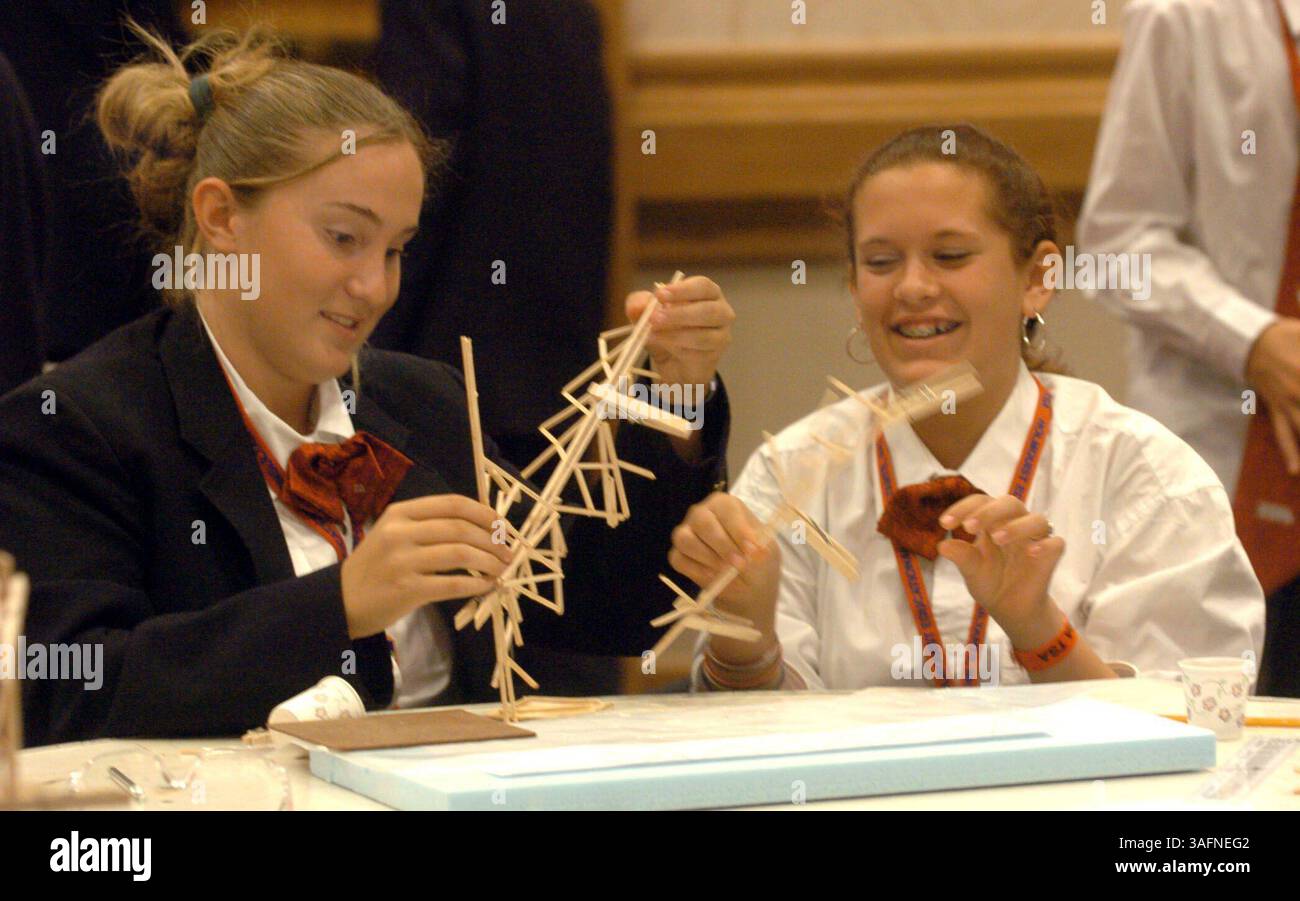 CAPTION (4/21/05 Orlando, Fla) Four Madeira Beach Middle School ...