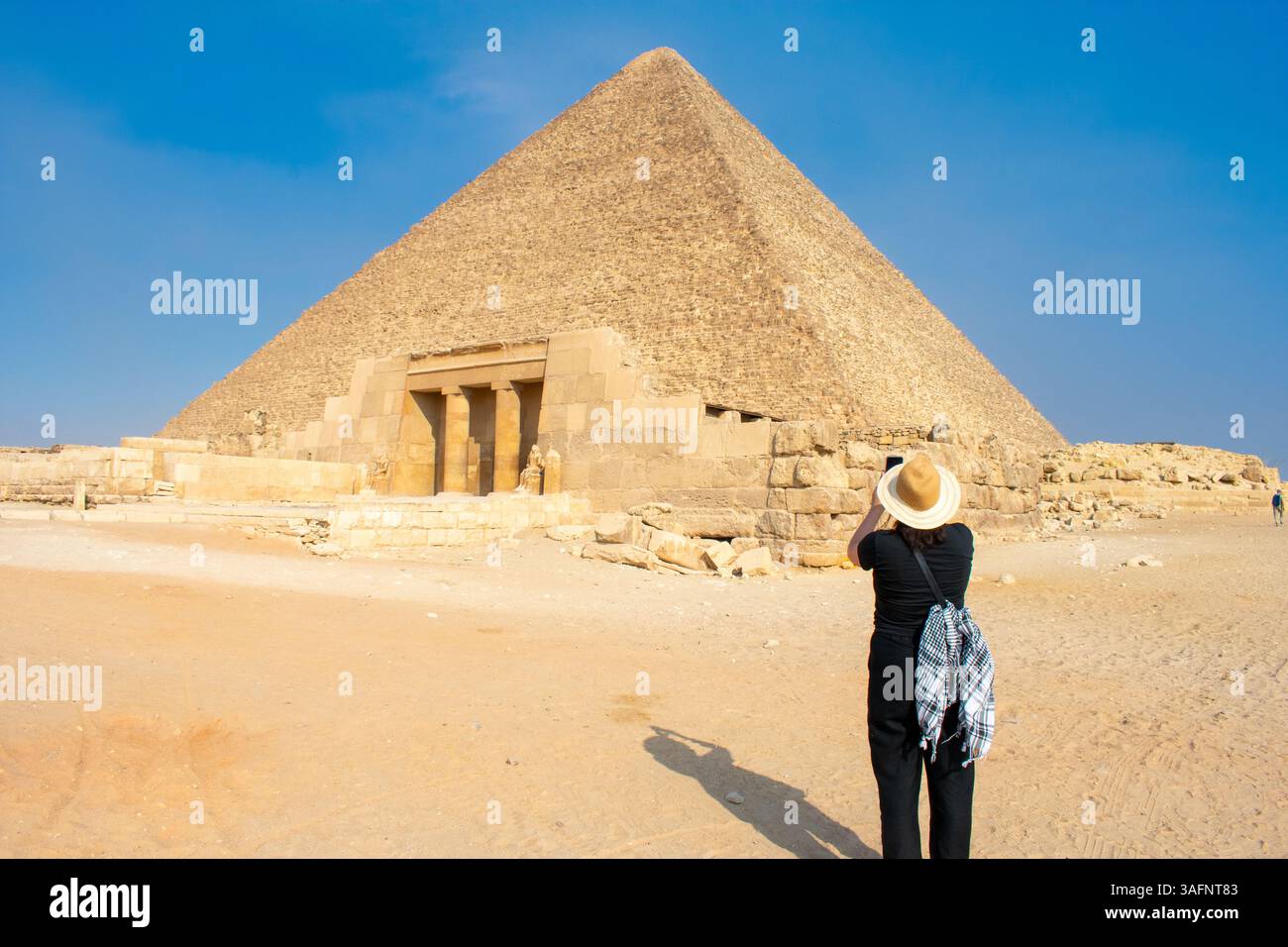 Great Sphinx and Great Pyramid of Cheops, Cairo, Egypt. Ancient statue ...