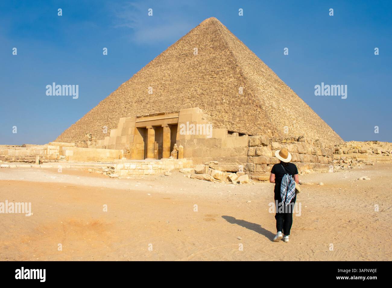 Great Sphinx and Great Pyramid of Cheops, Cairo, Egypt. Ancient statue ...