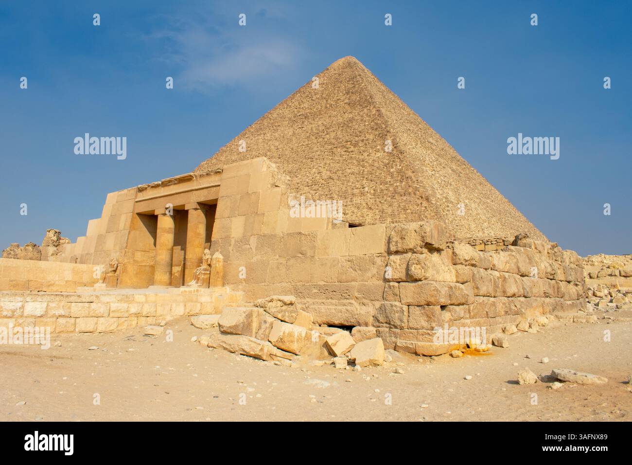 Great Sphinx and Great Pyramid of Cheops, Cairo, Egypt. Ancient statue ...