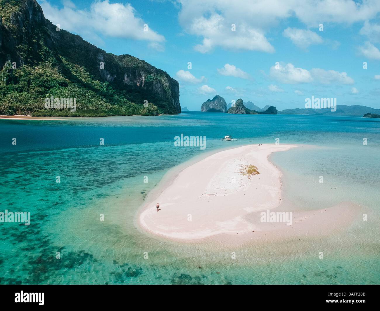 Aerial view of a stunning sandbar in El Nido, Palawan, Philippines ...