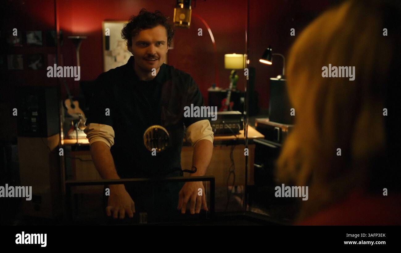 BORDERLINE, from left: Ray Nicholson, Samara Weaving, 2025. © Magnet ...