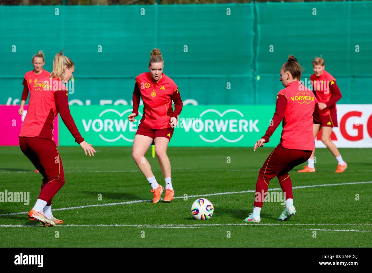 Wolfsburg, Deutschland. 07th Apr, 2025. Wolfsburg, Deutschland 07 ...