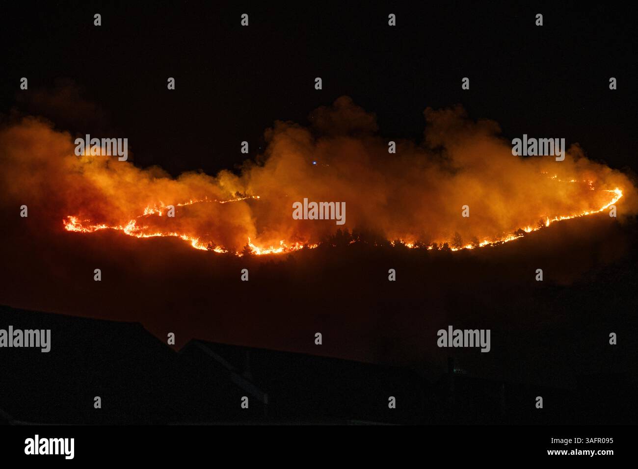 Port Talbot, Wales, Uk. 7th April 2025. Mountainside fire on Mynydd ...