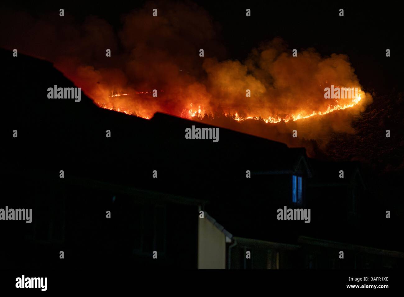 Port Talbot, Wales, Uk. 7th April 2025. Mountainside fire on Mynydd ...