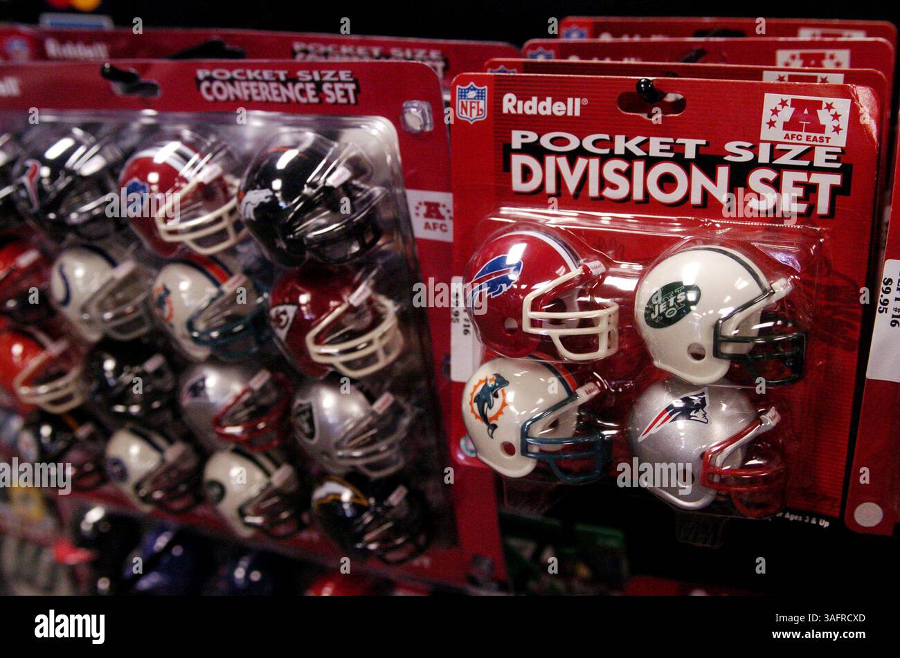 CAPTION: (09/8/2005 Spring Hill).'.Pocket-size helments, flags and ...