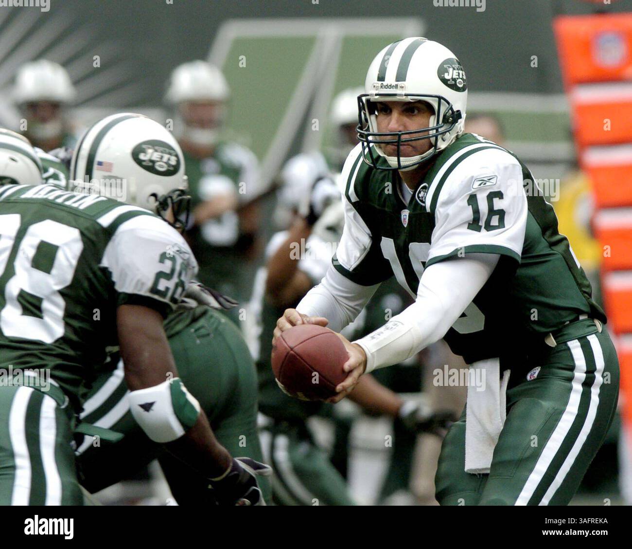 Vinny testaverde jets jersey hi-res stock photography and images - Alamy