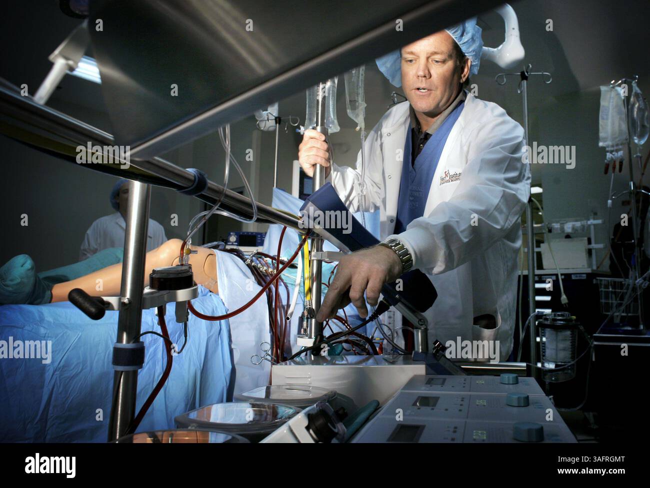 CAPTION: (12/15/2005 Spring Hill) Oak Hill Hospital perfusionist Ron ...