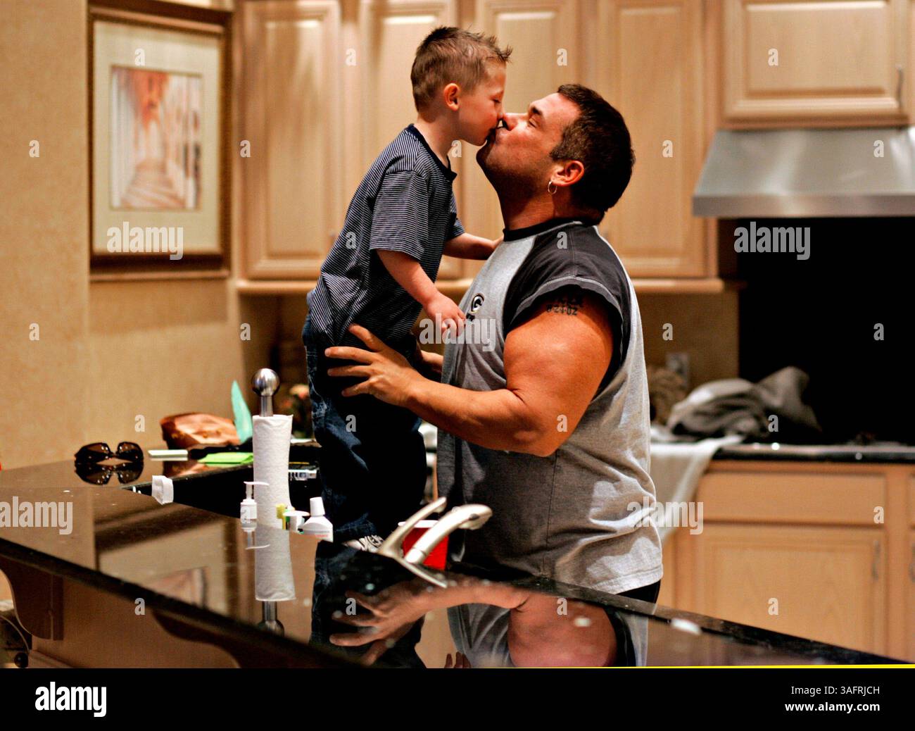 CAPTION: St. Petersburg - 12/7/05- WEDNESDAY.Bubba the Love Sponge Clem ...